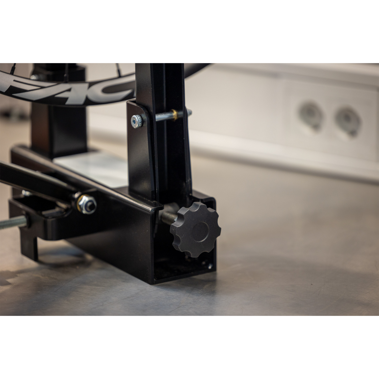 Pro Truing Stand - 1689 – Unior USA